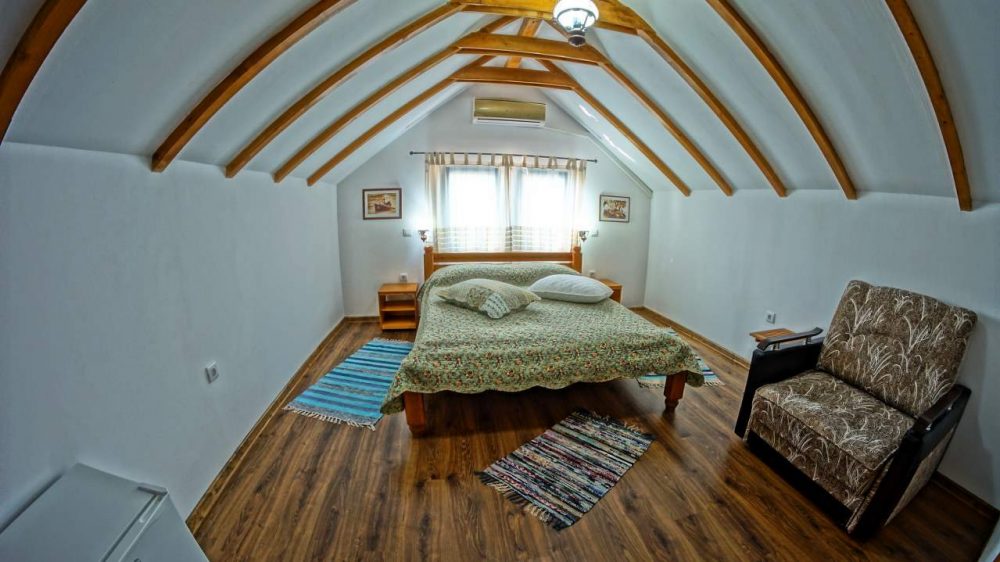 (FOTO) Cazări inedite în România: top CINCI pensiuni din Delta Dunării ...