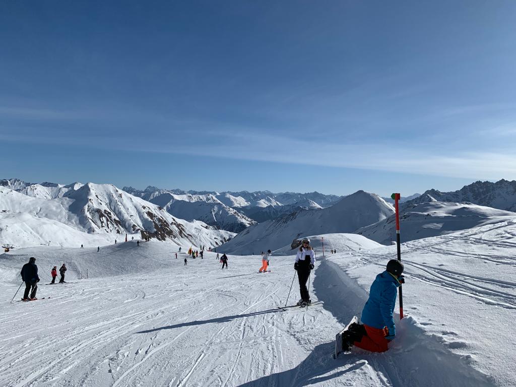 Stațiune celebră de schi, dată în judecată. Familia unui bărbat ce a ...