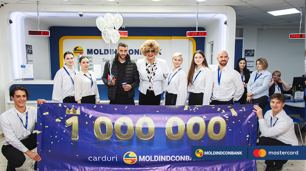 Moldindconbank l-a surprins printr-un show-surpriză și premii pe deținătorul cardului cu numărul ...