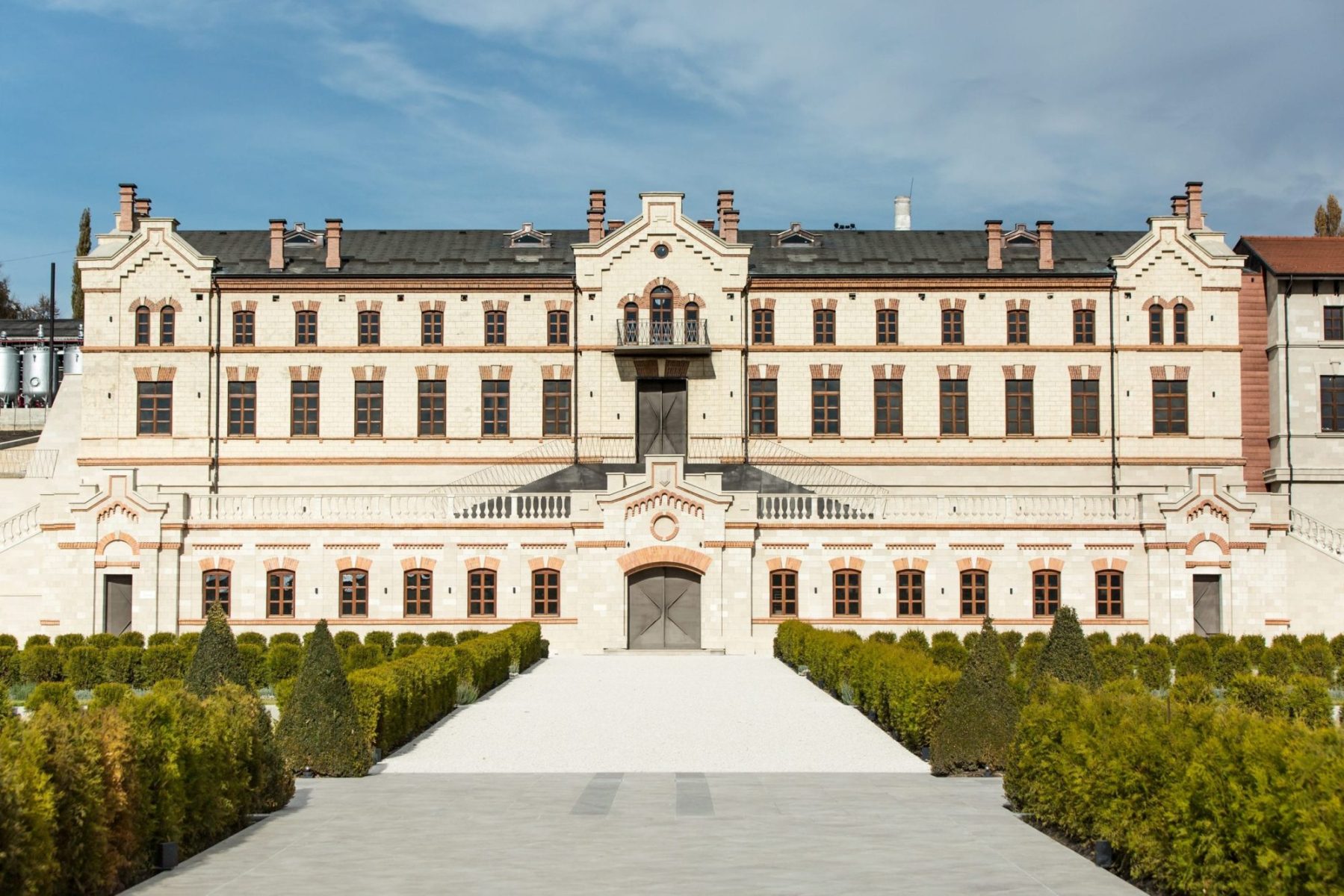 Castel MIMI este cea mai populară vinărie din Republica Moldova printre ...