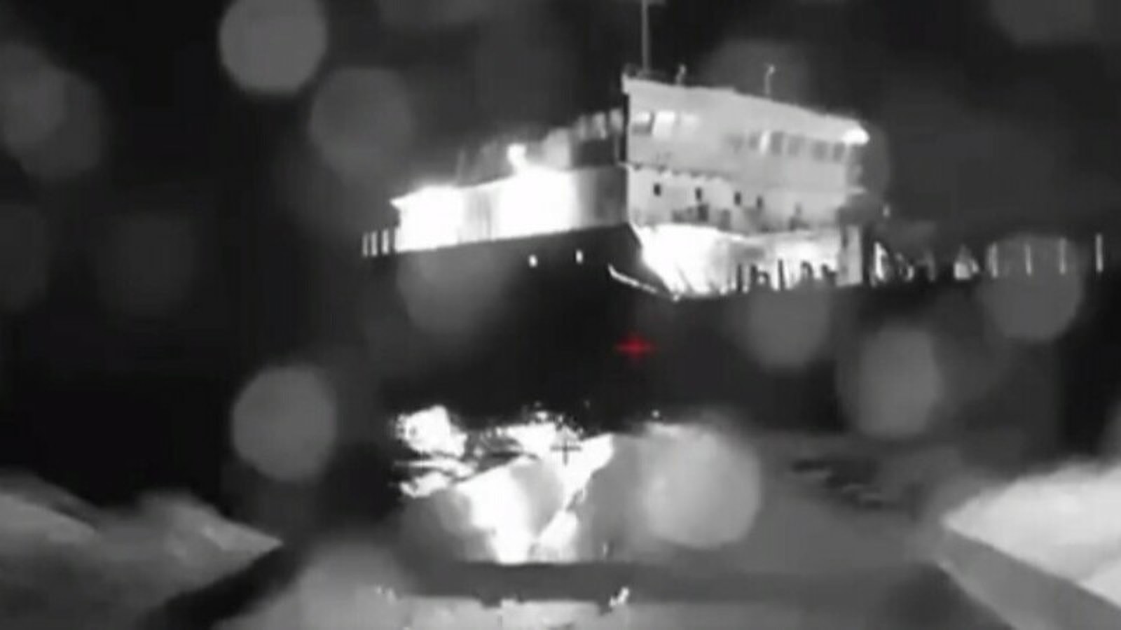 VIDEO Petrolier rusesc lovit de drone ucrainene în zona care leagă ...