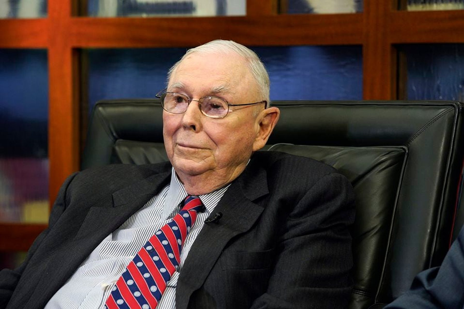 Finalul unei cariere: Miliardarul Charlie Munger, cel care a stat în ...