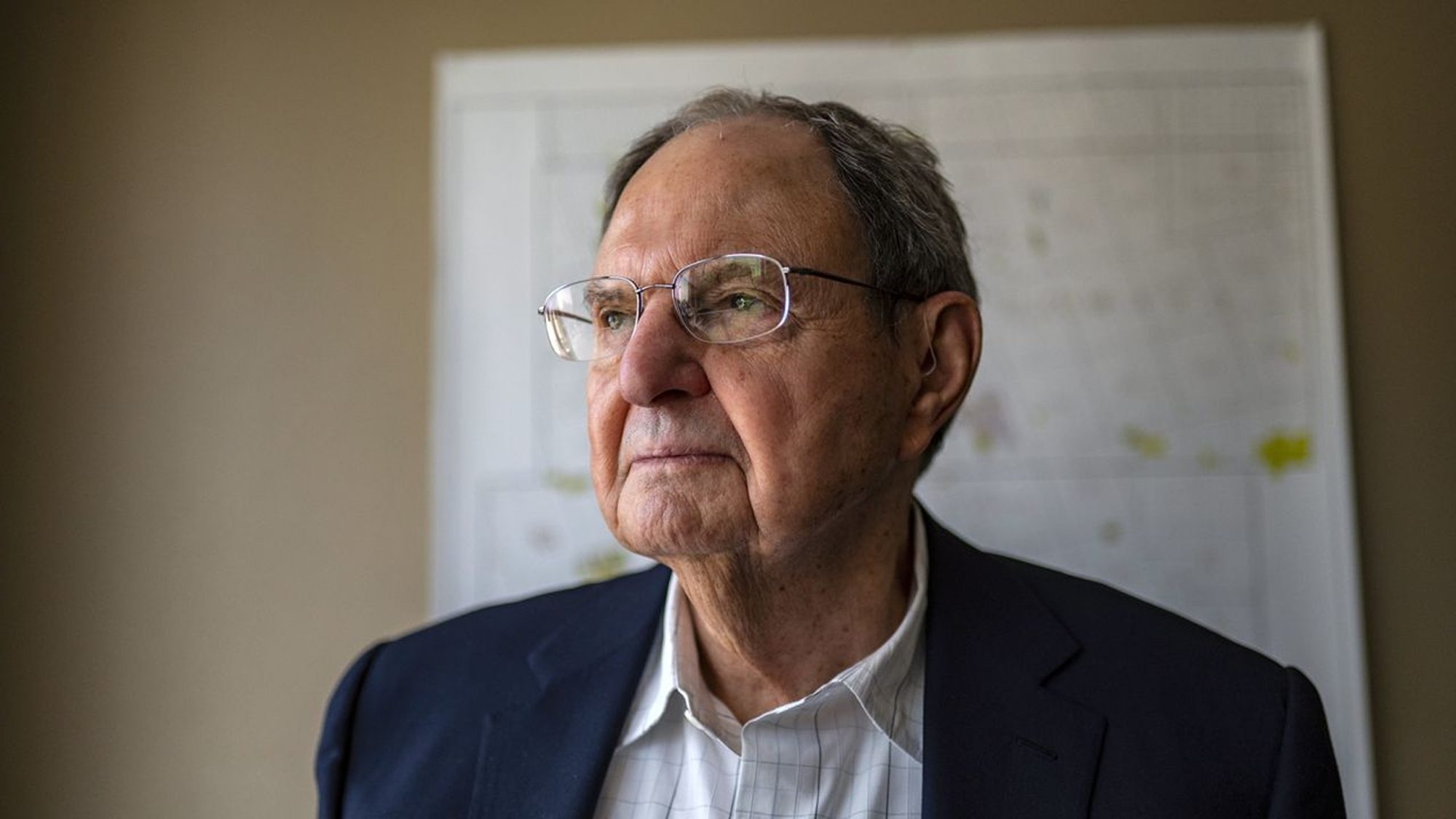 Cel mai bogat om discret nu știe ce să facă cu miliardele sale - Bani.md