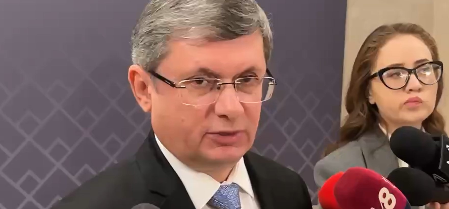 Grosu îi cere explicații subalternului său din PAS, Cojuhari, vizat de ...