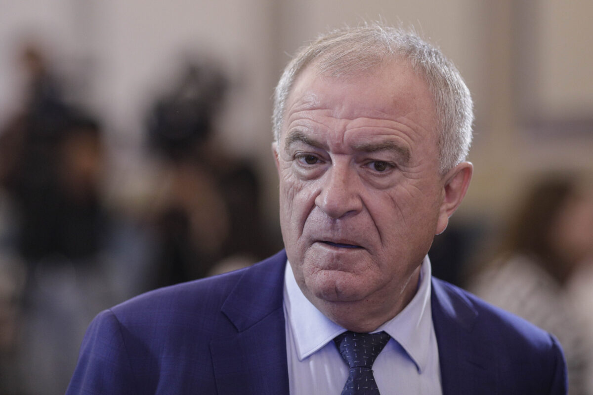 Viață de șeic! Șeful Transgaz, Ion Sterian are 5 secretare, 9 ...